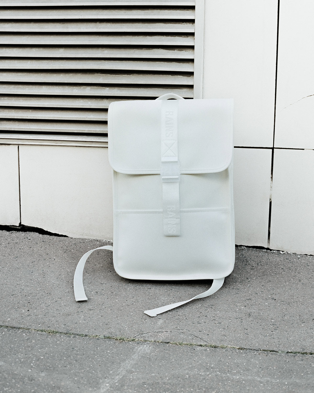 Rains® Officiel Webshop | Køb regntøj, outerwear & tasker