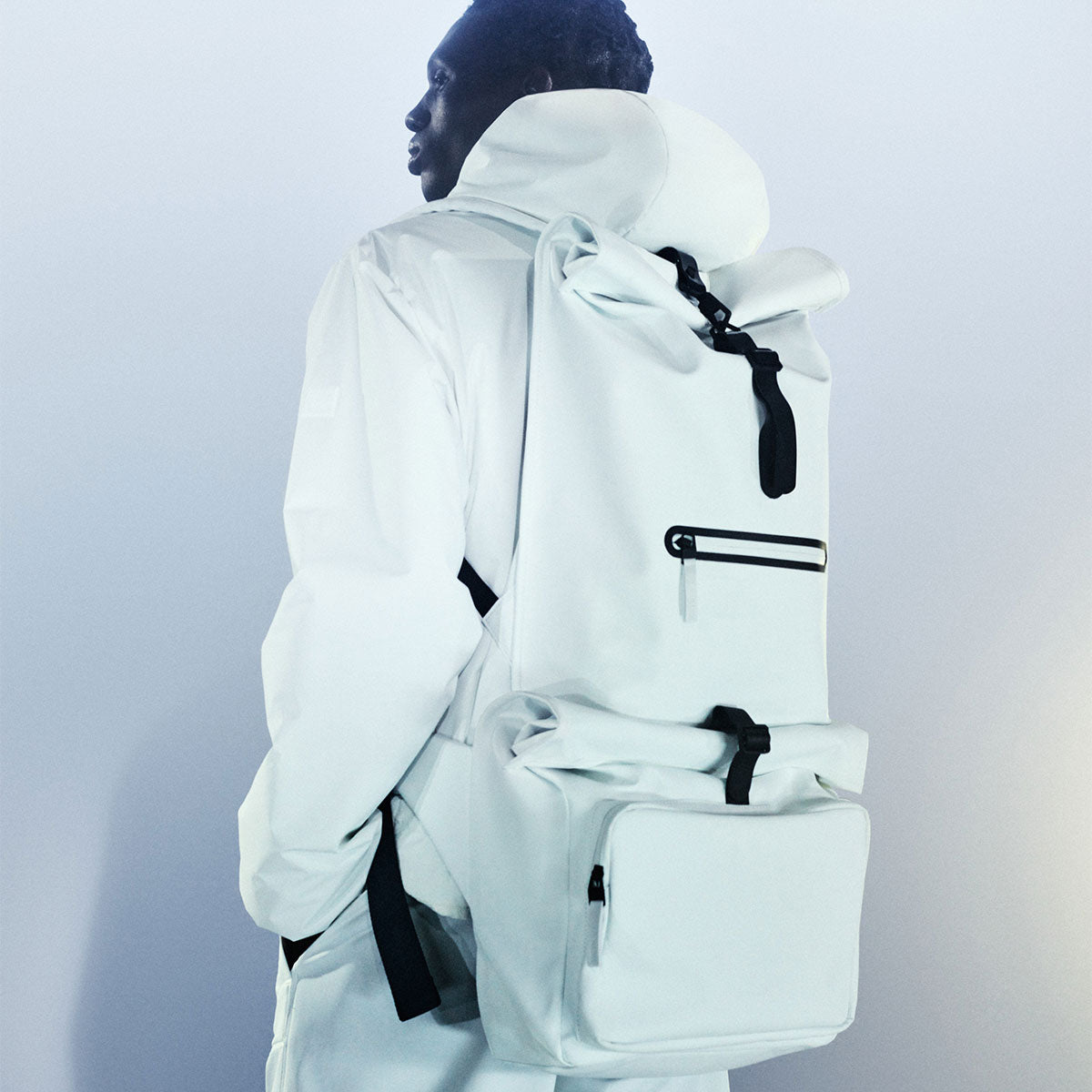 Rains® Officiel Webshop | Køb regntøj, outerwear & tasker